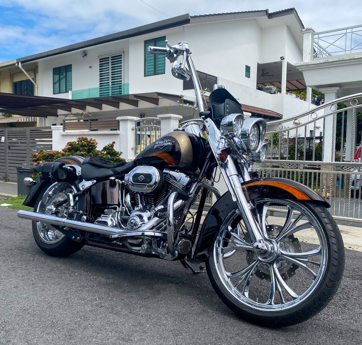Harley Davidson FLSTSE2 CVO Softail Convertible 2011 Motor Terpakai ...